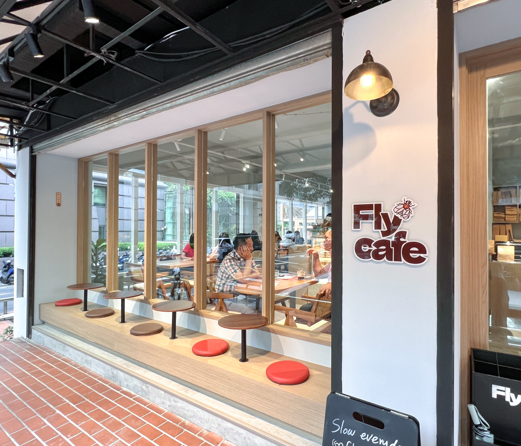 Fly Cafe 敦北店｜蒼蠅哥強勢回歸！台北人氣肉桂捲必吃推薦 - 品嘗 ‧ 日常 — 為你的生活提案
